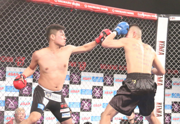 【BreakingDown】“ラッパー”行虎、まさかの右肩脱臼でTKO負け！“黒石高大のボディガード”からダウンを奪うも - eFight【イーファイト】格闘技情報を毎日配信！