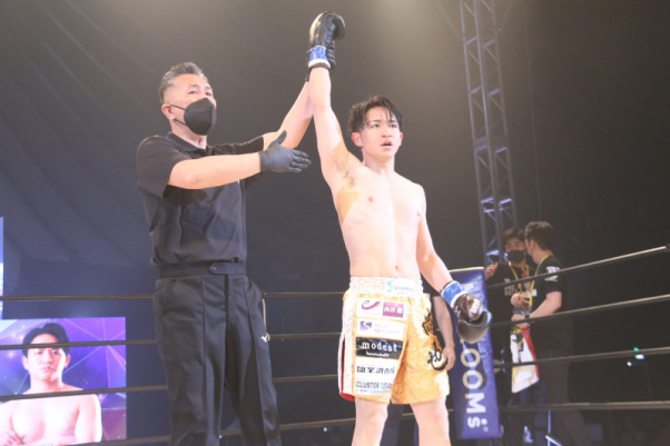 【KNOCK OUT】Krushファイター・小倉尚也、打ち合い上等の圧巻KO勝ち - eFight【イーファイト】格闘技情報を毎日配信！