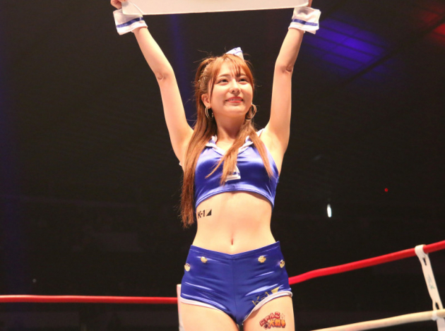 8名の”K-1ガール2022”がラスト大会、女子王座防衛のKANAが惜別のグータッチに感激 - eFight【イーファイト】格闘技情報を毎日配信！