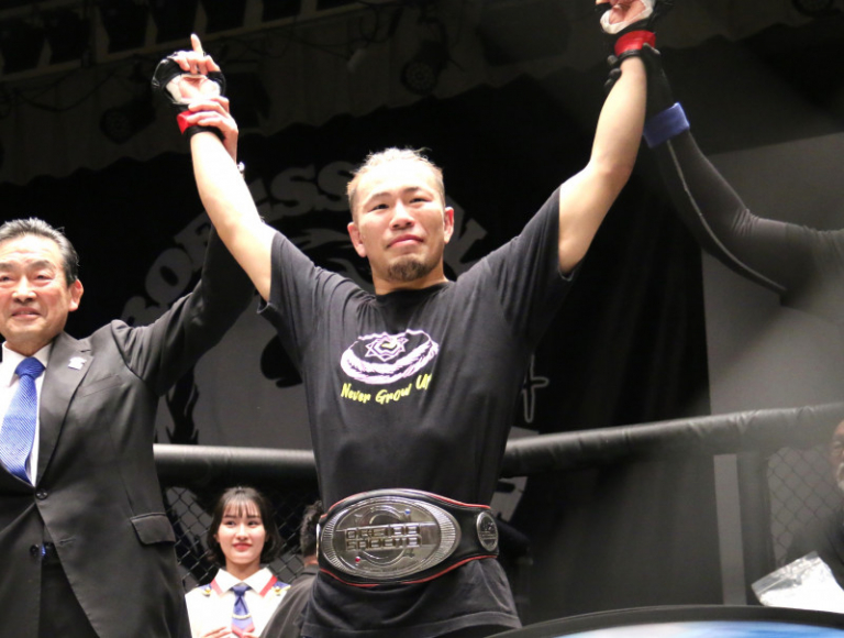 【修斗】王者SASUKE、バックスピンヒジ打ちKOで初防衛成功！飯田健夫が担架送りの衝撃結末 - eFight【イーファイト】格闘技情報を毎日配信！