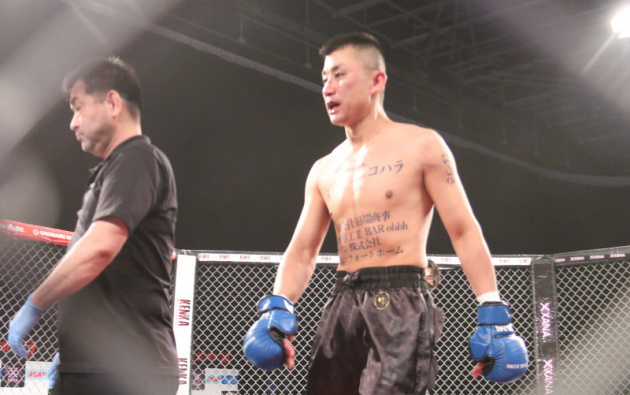 【BreakingDown】“ラッパー”行虎、まさかの右肩脱臼でTKO負け！“黒石高大のボディガード”からダウンを奪うも - eFight【イーファイト】格闘技情報を毎日配信！