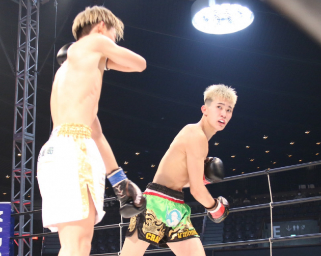 【KNOCK OUT】17歳の新星対決は柿﨑に軍配、真っ向勝負の接戦を制す - eFight【イーファイト】格闘技情報を毎日配信！
