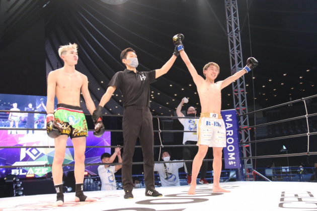 【KNOCK OUT】17歳の新星対決は柿﨑に軍配、真っ向勝負の接戦を制す - eFight【イーファイト】格闘技情報を毎日配信！