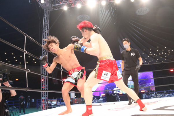 【KNOCK OUT】ダウンの応酬、雅治が千羽裕樹を逆転KOで下す - eFight【イーファイト】格闘技情報を毎日配信！