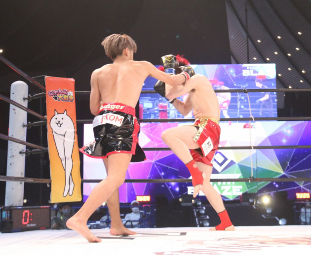 【KNOCK OUT】ダウンの応酬、雅治が千羽裕樹を逆転KOで下す - eFight【イーファイト】格闘技情報を毎日配信！