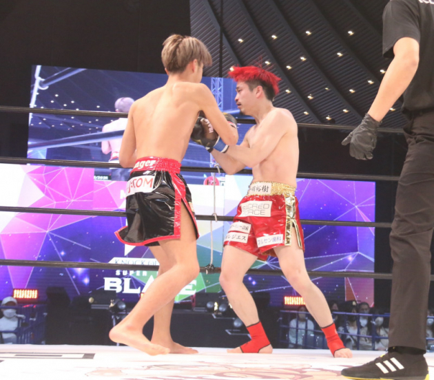 【KNOCK OUT】ダウンの応酬、雅治が千羽裕樹を逆転KOで下す - eFight【イーファイト】格闘技情報を毎日配信！