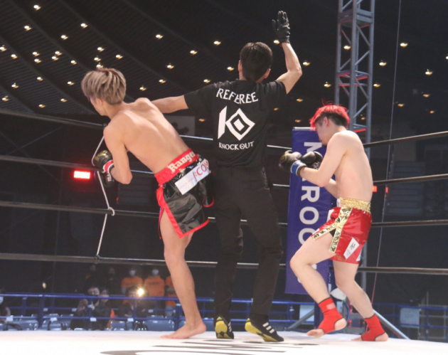 【KNOCK OUT】ダウンの応酬、雅治が千羽裕樹を逆転KOで下す - eFight【イーファイト】格闘技情報を毎日配信！