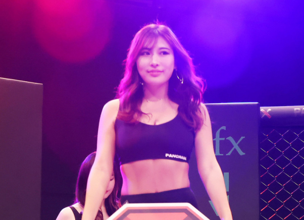 井岡戦で注目の”褐色のグラマラス”ガール、パンクラスでは美腹筋も - eFight【イーファイト】格闘技情報を毎日配信！