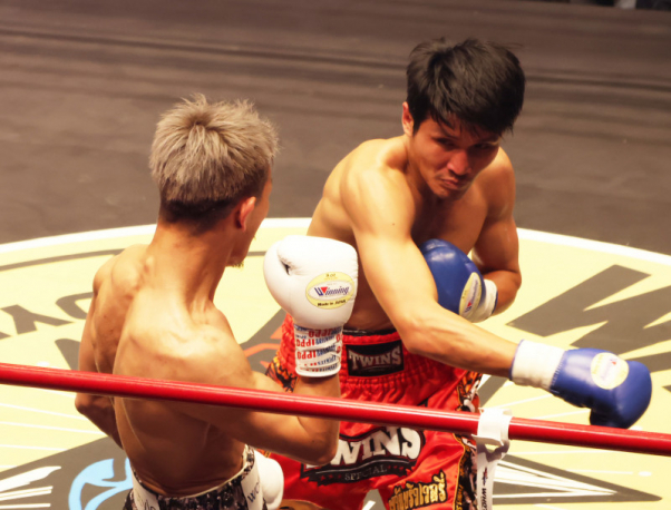 【ボクシング】前IBF王者・尾川堅一がKO勝利で再起、世界戦へ「リベンジしたい」 - eFight【イーファイト】格闘技情報を毎日配信！