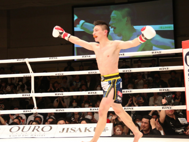 【RISE】大﨑一貴が後ろ回し蹴りで衝撃KO！18連勝で念願のISKA世界王者に - eFight【イーファイト】格闘技情報を毎日配信！