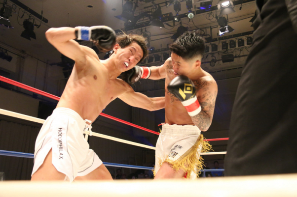 【KNOCK OUT】山田青空が坂根卓弥に判定勝利 - eFight【イーファイト】格闘技情報を毎日配信！