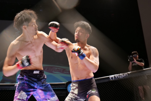 【DEEP】平松翔が谷岡祐樹に初回TKO勝利、“可愛すぎる柔術黒帯”村上彩は判定完勝 - eFight【イーファイト】格闘技情報を毎日配信！