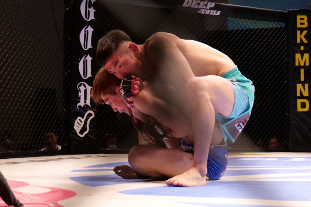 【DEEP】平松翔が谷岡祐樹に初回TKO勝利、“可愛すぎる柔術黒帯”村上彩は判定完勝 - eFight【イーファイト】格闘技情報を毎日配信！