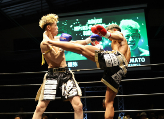 【DEEP KICK】田邉雅弥が悠YAMATOにTKO勝利！-65kg王座決定T決勝へ進出 - eFight【イーファイト】格闘技情報を毎日配信！