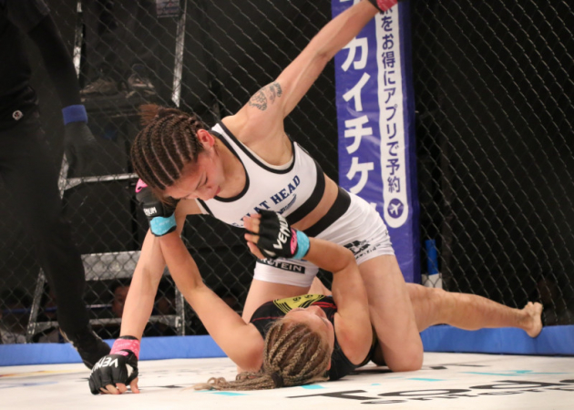 【DEEP JEWELS】ケイト・ロータスが再起戦で快勝！“BreakingDown戦士”彩綺を判定で下す - eFight【イーファイト】格闘技情報を毎日配信！