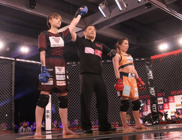 【BreakingDown】空手女子対決は、伝統派・泉あおが勝利、いわちも根性ファイト魅せる - eFight【イーファイト】格闘技情報を毎日配信！