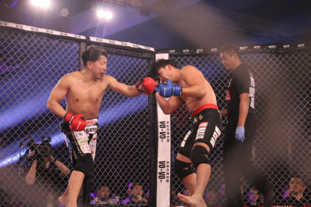 【BreakingDown】ボクシング元王者同士の因縁対決は、ほっそんがあきべぇにリベンジ勝利 - eFight【イーファイト】格闘技情報を毎日配信！