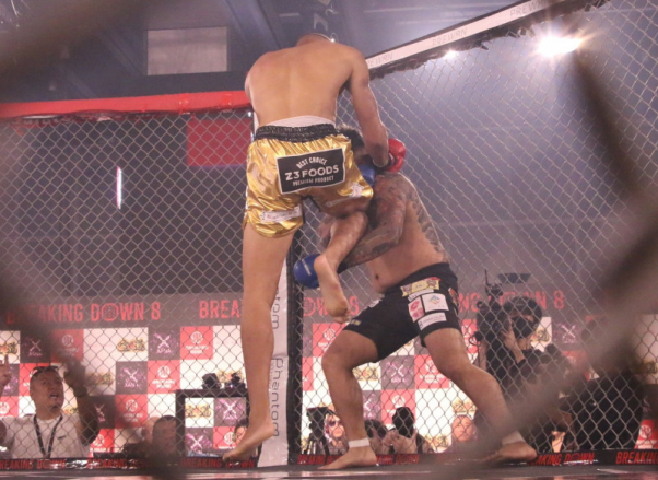 【BreakingDown】”2m超え”エドポロキングが強烈ヒザの嵐で完勝、“福岡喧嘩自慢”松井も根性見せる - eFight【イーファイト】格闘技情報を毎日配信！