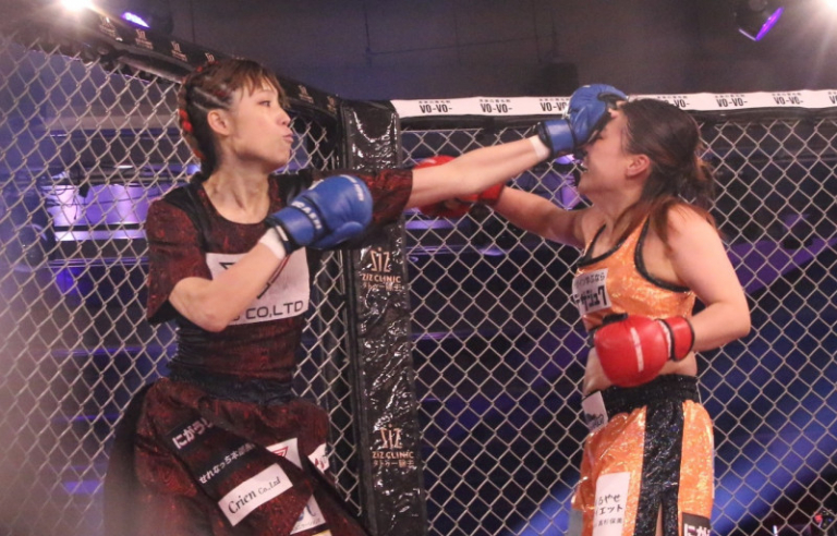 【BreakingDown】空手女子対決は、伝統派・泉あおが勝利、いわちも根性ファイト魅せる - eFight【イーファイト】格闘技情報を毎日配信！