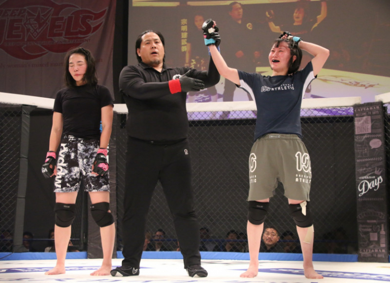【DEEP JEWELS】横瀬友愛、角田光優に判定勝利 - eFight【イーファイト】格闘技情報を毎日配信！