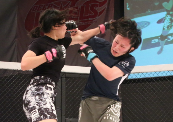 【DEEP JEWELS】横瀬友愛、角田光優に判定勝利 - eFight【イーファイト】格闘技情報を毎日配信！