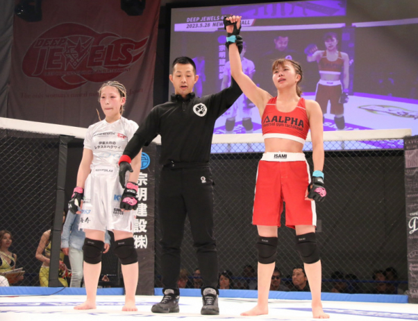 【DEEP JEWELS】須田美咲がアマチュア初勝利、昨年敗れた吉川桃加にリベンジ - eFight【イーファイト】格闘技情報を毎日配信！