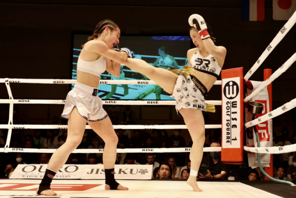 【RISE】小林愛三が初Vならず、コムが返り討ちで新王者に - eFight【イーファイト】格闘技情報を毎日配信！