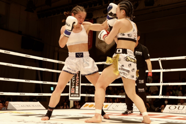 【RISE】小林愛三が初Vならず、コムが返り討ちで新王者に - eFight【イーファイト】格闘技情報を毎日配信！