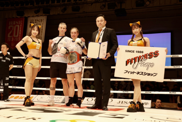 【RISE】小林愛三が初Vならず、コムが返り討ちで新王者に - eFight【イーファイト】格闘技情報を毎日配信！