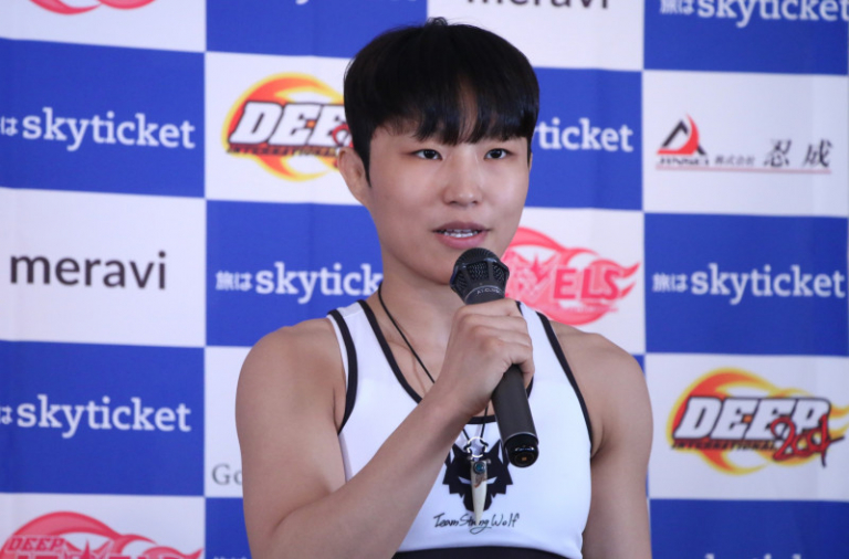 【DEEP JEWELS】須田萌里、初の国際戦「楽しみ」連勝目指し計量パス！強豪パクは“ウルフポーズ” - eFight【イーファイト】格闘技情報を毎日配信！