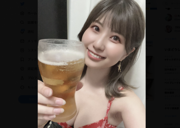 人気リングガール天野麻菜がビキニで乾杯！”ビールの水着ポスターみたいに”自身3500日目の乾杯サプライズ - eFight【イーファイト】格闘技情報を毎日配信！