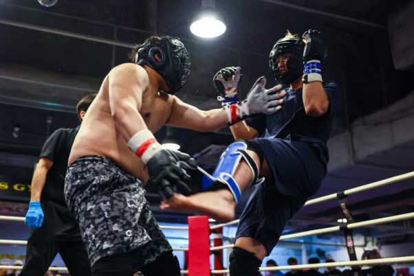 【XSTREAM1】吉成名高、“1分間高速ミドルキック連打”チャレンジで出場者最高回数を叩き出す！ - eFight【イーファイト】格闘技情報を毎日配信！