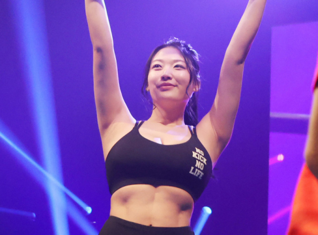 風吹ケイ、ド迫力ボディ際立つ“小さめ衣装”で『FLASH』登場！9日にはラウンドガールも - eFight【イーファイト】格闘技情報を毎日配信！