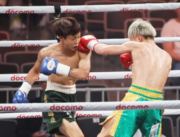 【ボクシング】北野武郎が川上拳汰にTKO勝利 - eFight【イーファイト】格闘技情報を毎日配信！