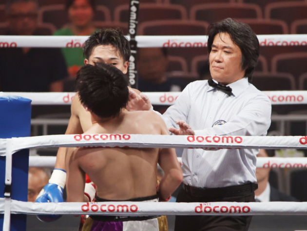 【ボクシング】篠田将人が怒涛の連打で梶谷有樹にTKO勝利 - eFight【イーファイト】格闘技情報を毎日配信！