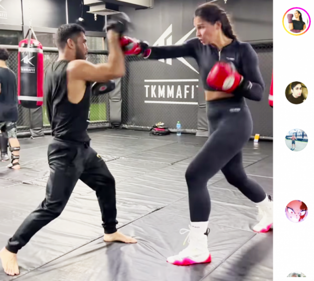 “長身2m”のキック美女、ド迫力な破壊パンチに「男性トレーナーを壊さないで」 - eFight【イーファイト】格闘技情報を毎日配信！