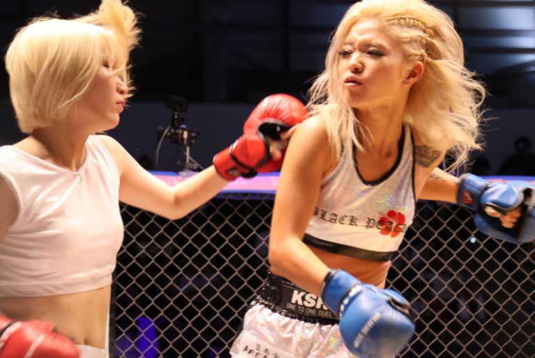 【BreakingDown】いーたろが悔しい初黒星、“ドリギャル”の気迫に押され判定負け - eFight【イーファイト】格闘技情報を毎日配信！