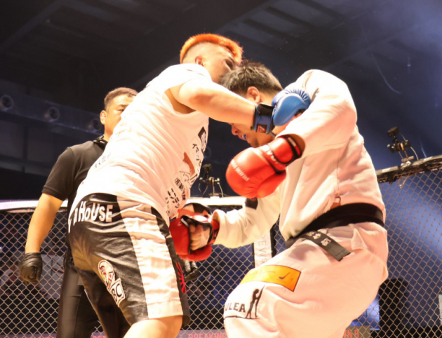 【BreakingDown】“ボクシング元王者”中岸風太、鮮烈KOデビュー！にっけん君を2度ダウンさせ撃破 - eFight【イーファイト】格闘技情報を毎日配信！