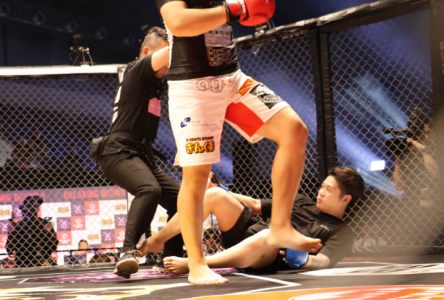 【BreakingDown】10人ニキ、秒殺KO勝利の衝撃！パンチ炸裂で“元暴走族”を撃破 - eFight【イーファイト】格闘技情報を毎日配信！