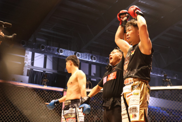 【BreakingDown】元世界3位プロボクサーのほっそん、元K-1・TATSUJIに強烈パンチで勝利 - eFight【イーファイト】格闘技情報を毎日配信！