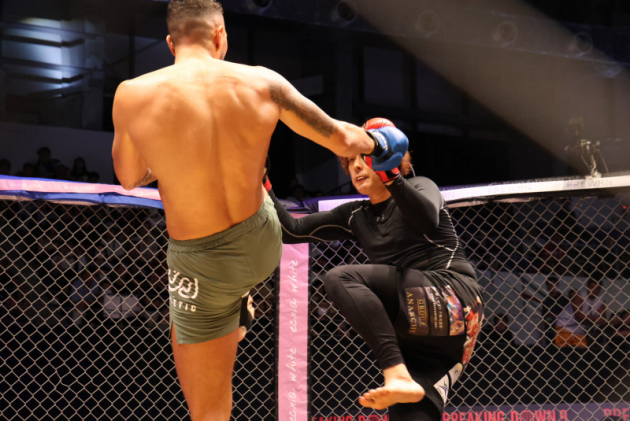 【BreakingDown】“195cm”欧州キックボクサー“最強ホスト”に圧倒KO勝利、エドポロキングがリングに上がり宣戦布告 - eFight【イーファイト】格闘技情報を毎日配信！