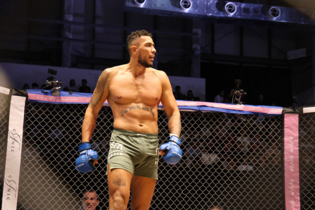 【BreakingDown】“195cm”欧州キックボクサー“最強ホスト”に圧倒KO勝利、エドポロキングがリングに上がり宣戦布告 - eFight【イーファイト】格闘技情報を毎日配信！