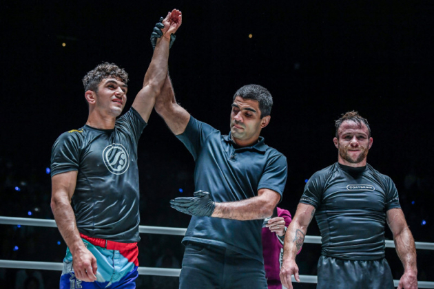 【ONE】“寝技世界一”マイキー・ムスメシ、圧巻一本勝ちでV3！MMA王者ブルックスが腕固めでタップ - eFight【イーファイト】格闘技情報を毎日配信！