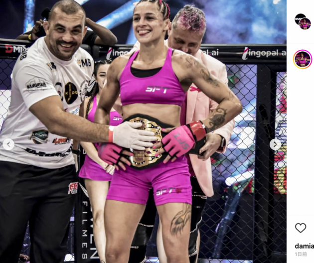 ボディへの強烈蹴りで悶絶KO！バルボーサが女子フライ級新王者に=ブラジルSFT - eFight【イーファイト】格闘技情報を毎日配信！