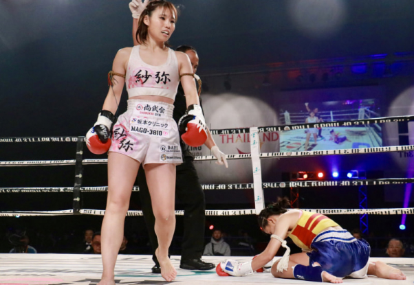 【BOM】伊藤紗弥、右ストレートで”一撃”KO勝利！吉成乃亜が5戦目で戴冠＝女子 - eFight【イーファイト】格闘技情報を毎日配信！