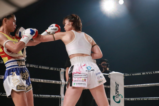 【BOM】伊藤紗弥、右ストレートで”一撃”KO勝利！吉成乃亜が5戦目で戴冠＝女子 - eFight【イーファイト】格闘技情報を毎日配信！