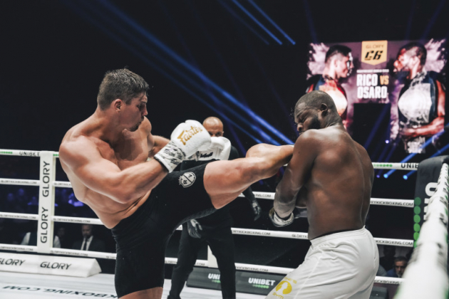 【GLORY】手術から復帰のヴァーホーベンが11度目のヘビー級王座防衛に成功、ライトヘビーではアベナが圧倒の初防衛＝試合結果 - eFight【イーファイト】格闘技情報を毎日配信！