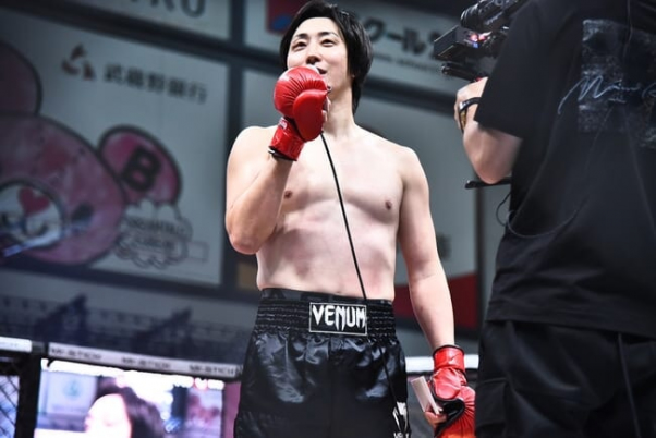 【BreakingDown】溝口勇児COO、超10人ニキ神を圧巻KO！容赦ないヒザ蹴りでダウンの連続 - eFight【イーファイト】格闘技情報を毎日配信！