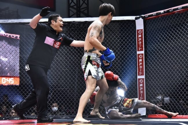 【BreakingDown】瓜田純士が壮絶KO負け！アウトサイダー萩原裕介の豪打に沈む - eFight【イーファイト】格闘技情報を毎日配信！