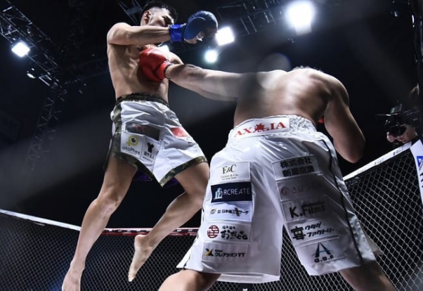 【BreakingDown】RISE戦士SAIGO、ローキック連発で元ボクシング王者・山本隆寛に勝利 - eFight【イーファイト】格闘技情報を毎日配信！